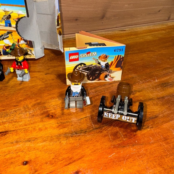 Lego | Toys | Mint Complete Lego Western Cowboys 6799 679 Showdown ...